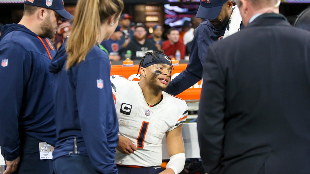 Bears’ Justin Fields Suffers Left Shoulder Injury in Loss Vs. Falcons ...