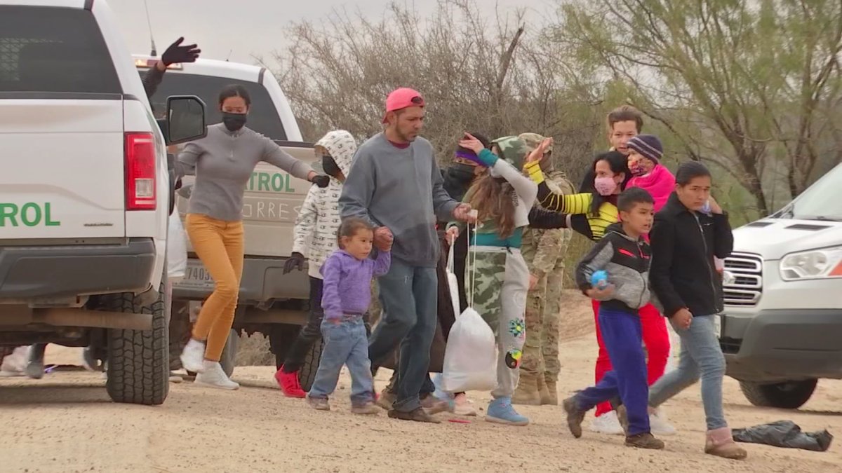 Migrant Surge Continues in Texas Despite ‘Steel Wall,’ Asylum ...
