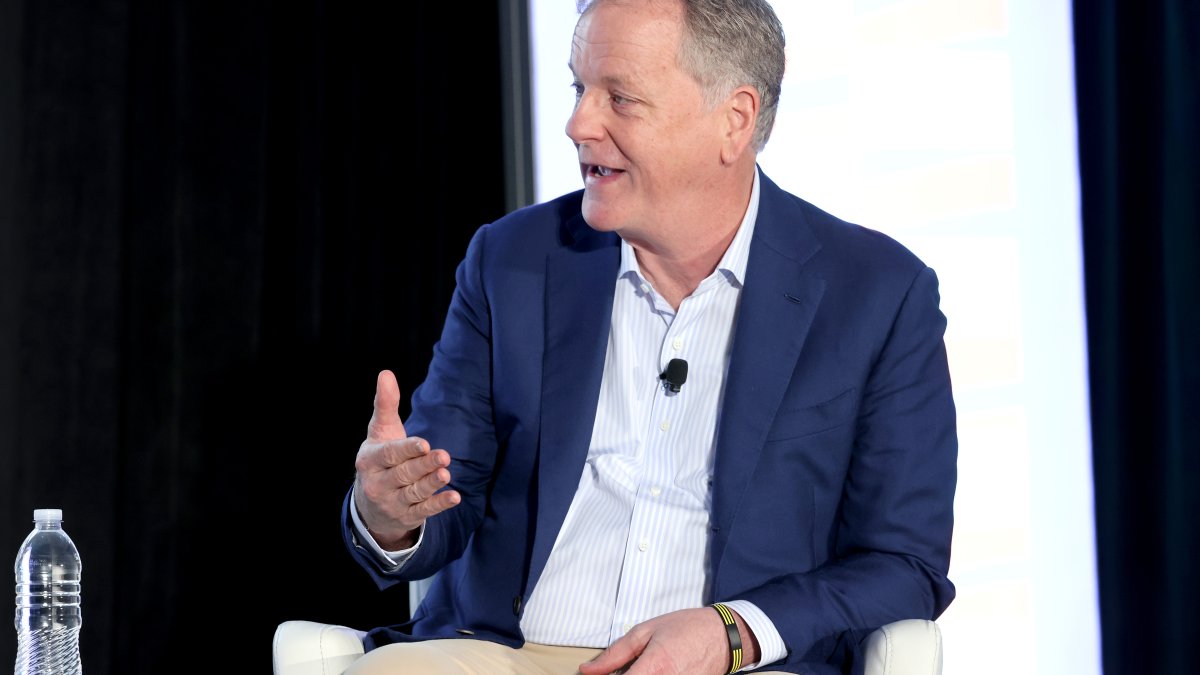 American Airlines Chairman Doug Parker Steps Down – NBC 5 Dallas-Fort Worth