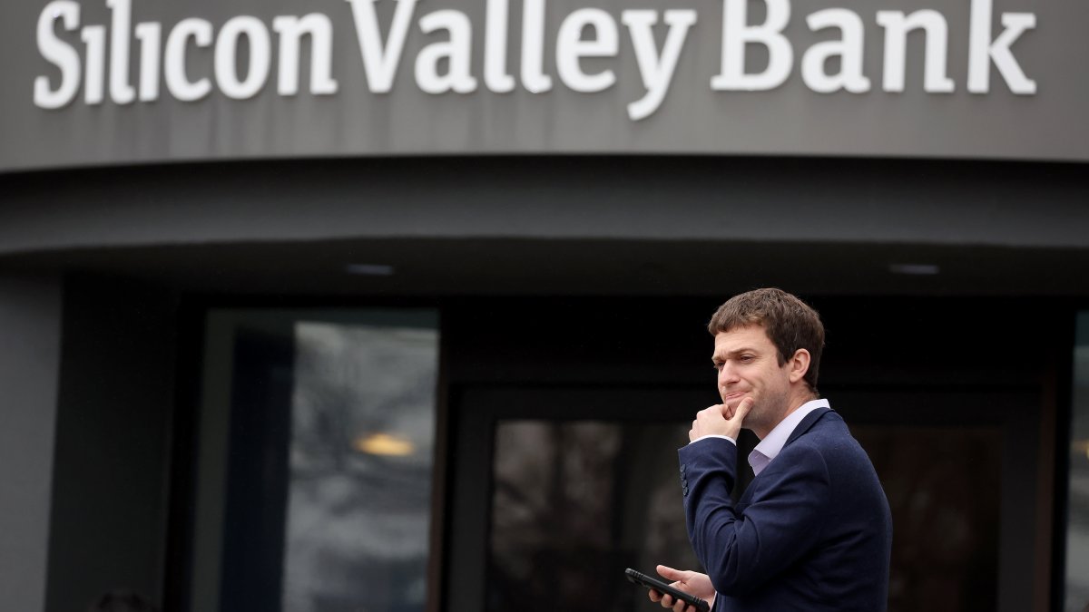 What Signature Bank, Silicon Valley Bank Failures Mean for Consumers ...