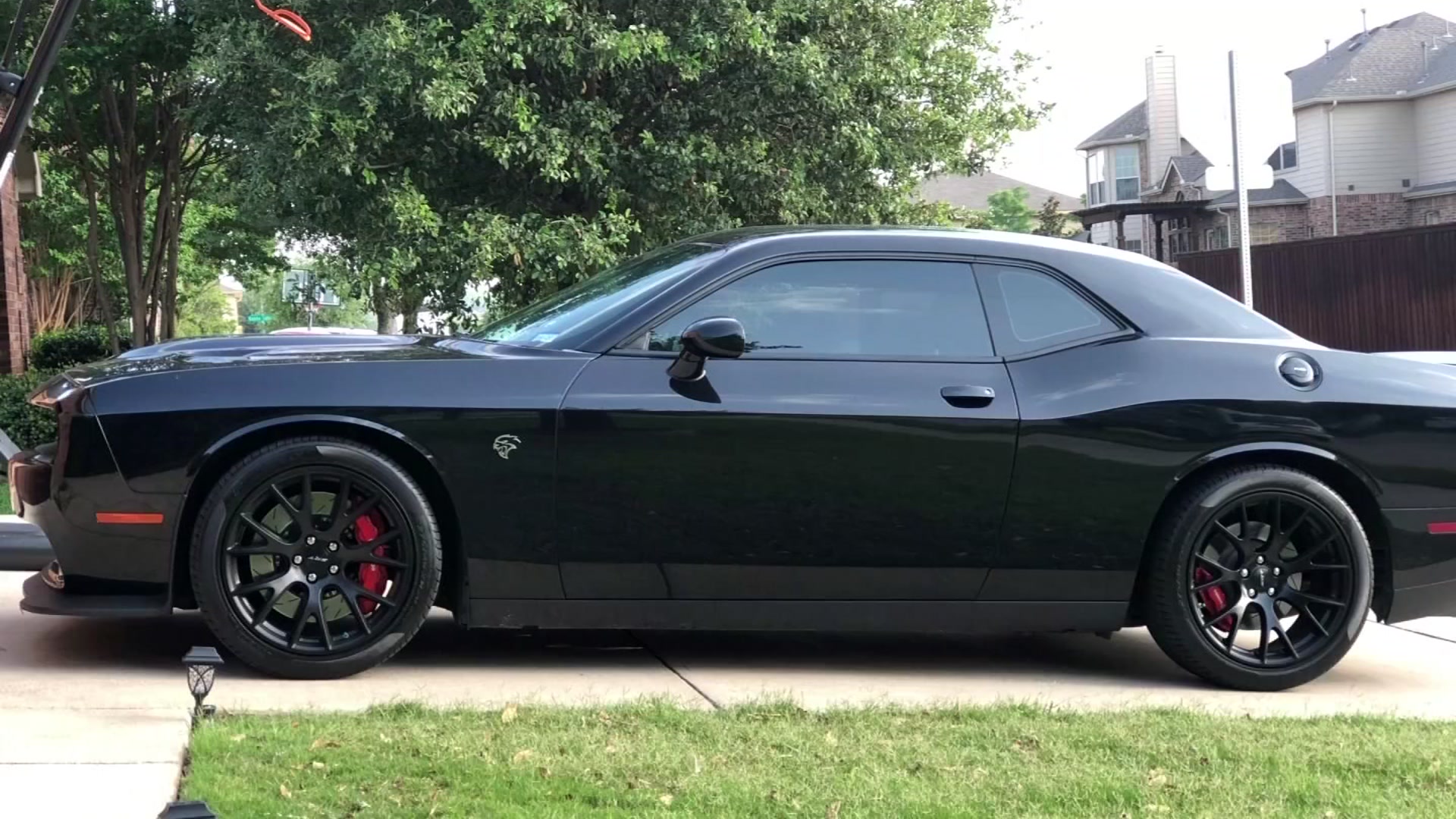 Dodge Hellcat Stolen After Locksmith Unlocks Car for Thief Who Showed ...