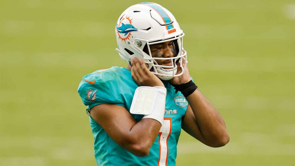 NFL, Players’ Union Approve QB-Specific Helmet Designed to Reduce ...