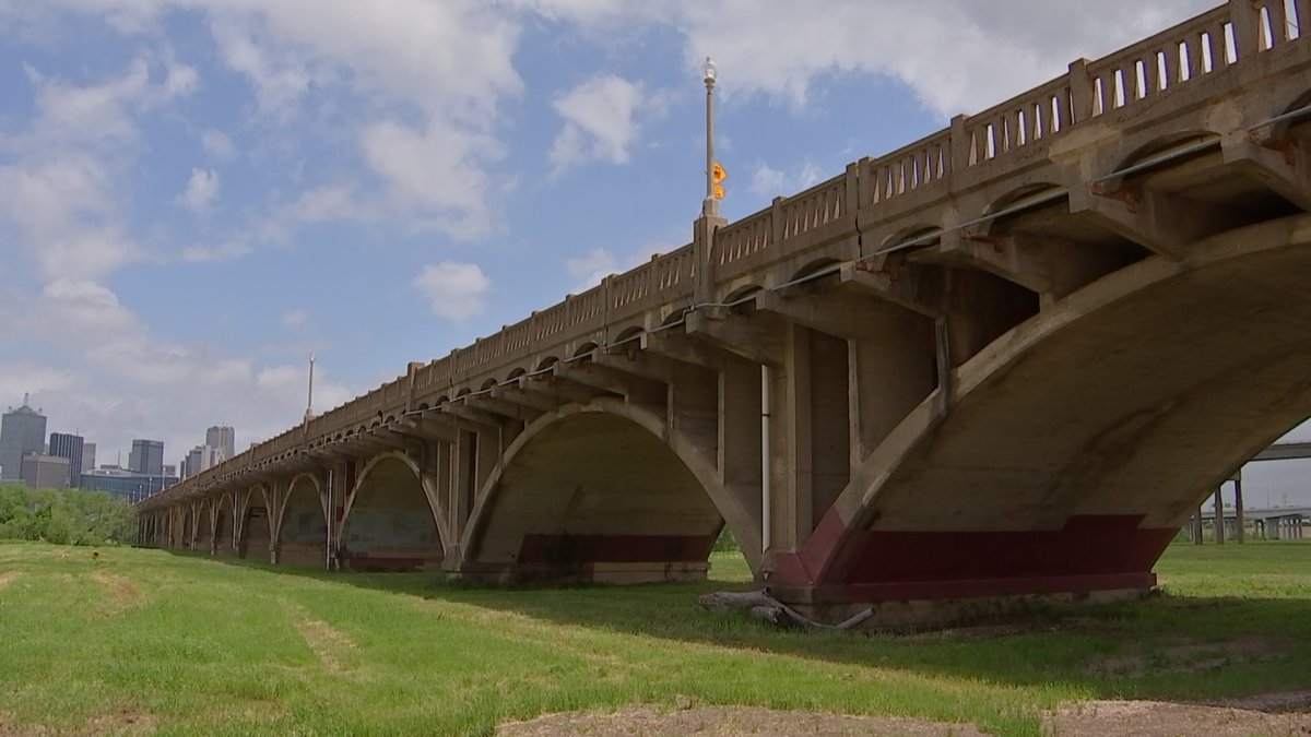 Dallas Photographer Attacked on Popular Bridge – NBC 5 Dallas-Fort Worth