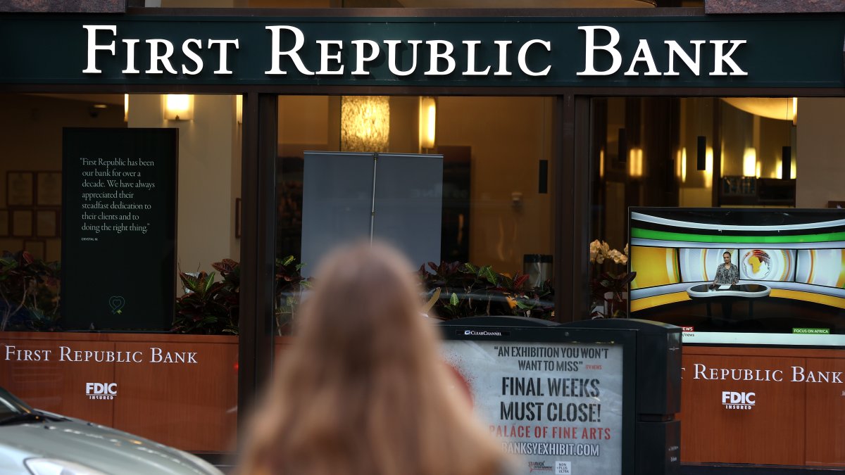 Regulators Seize First Republic Bank, Sell to JPMorgan Chase – NBC 5 ...