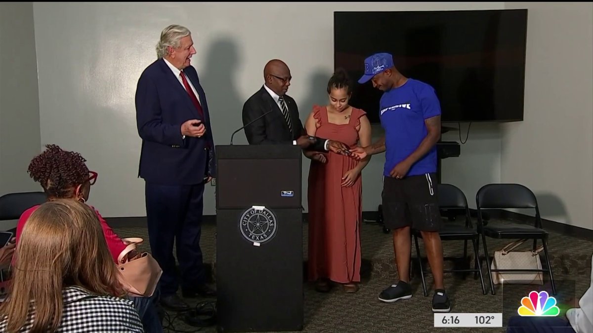 Dallas couple honored for leading police to fugitive at center of AMBER ...