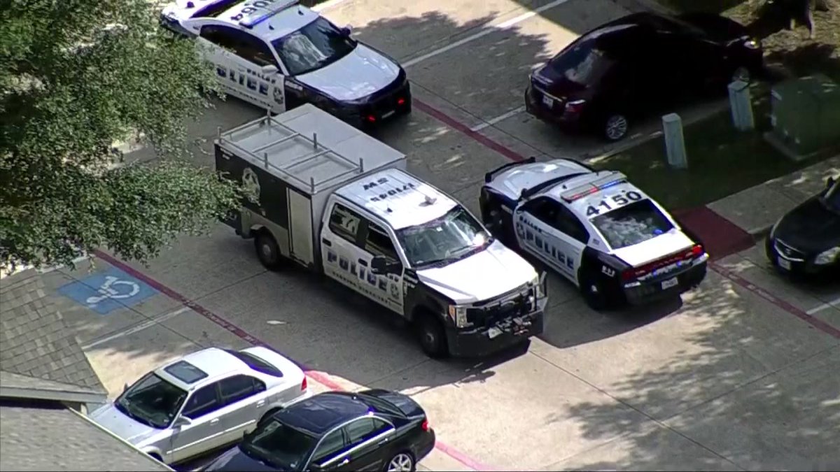 Dallas Police identify officer who died after collapsing outside his ...