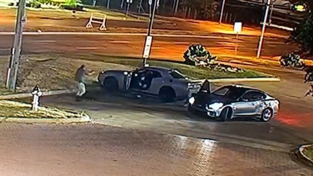 Dallas police show video of carjacking, shootout that injured an ...