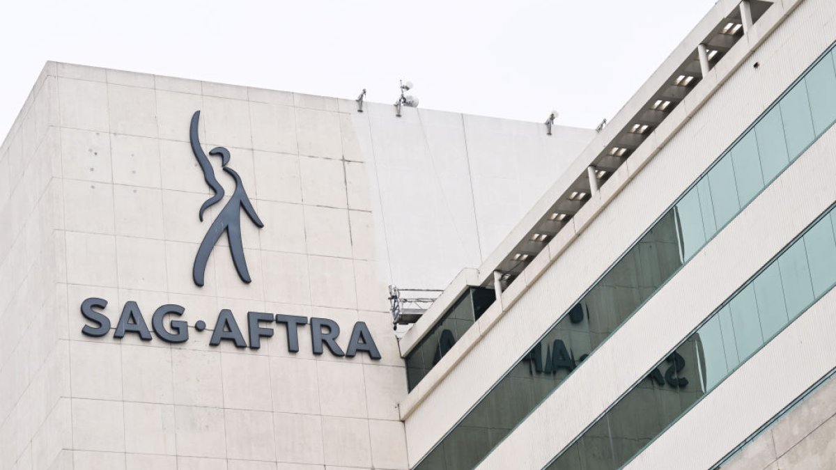 SAG-AFTRA actors’ union reaches labor agreement with Hollywood studios ...