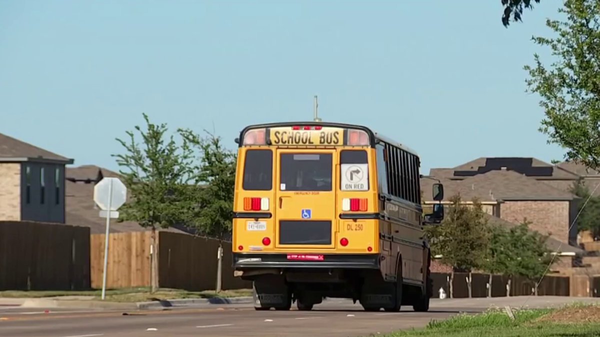Dallas ISD bus driver saves student choking on the way to school – NBC ...