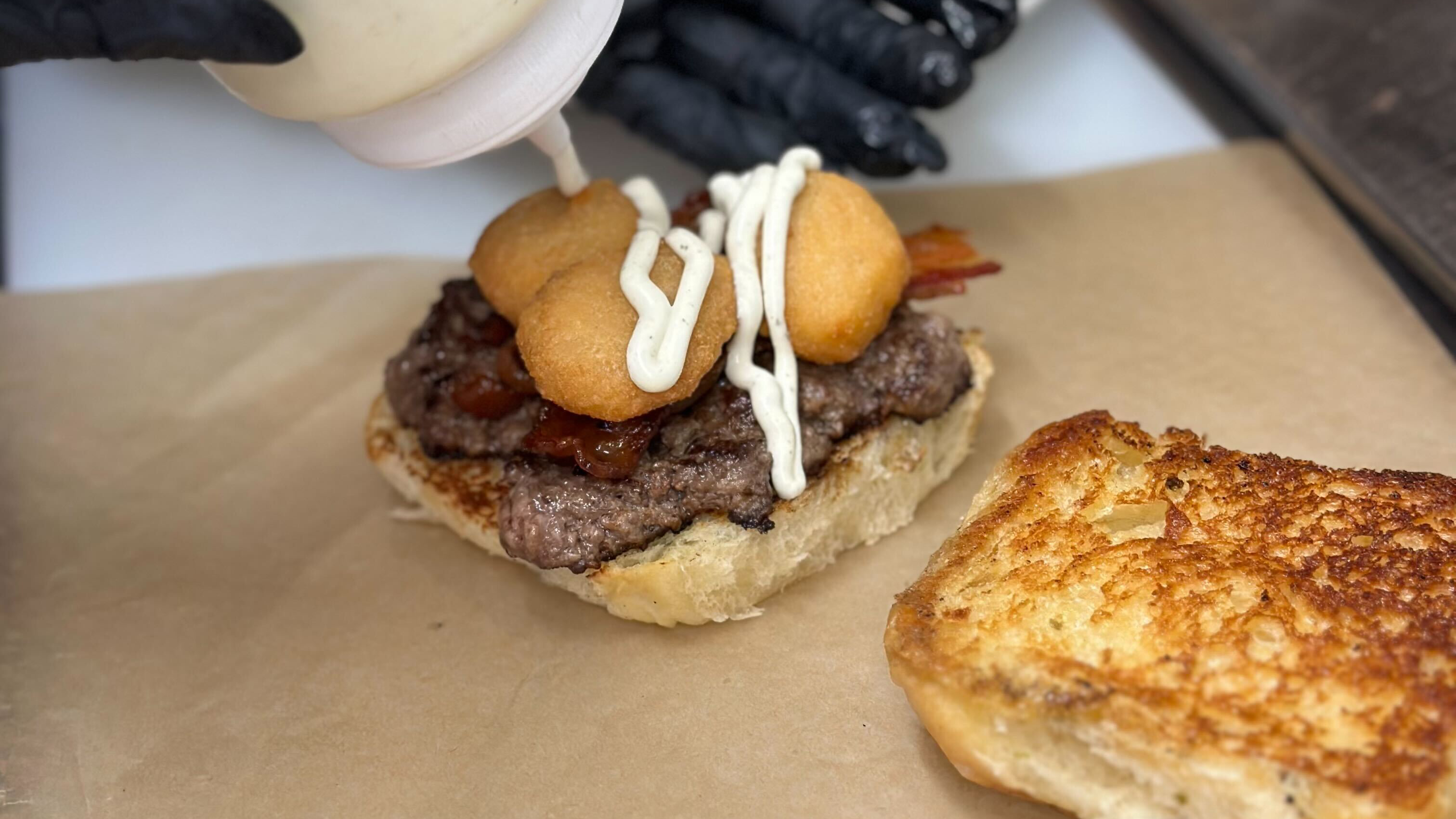 Fort Worth burger joint debuts El Bombi Burger – NBC 5 Dallas-Fort Worth