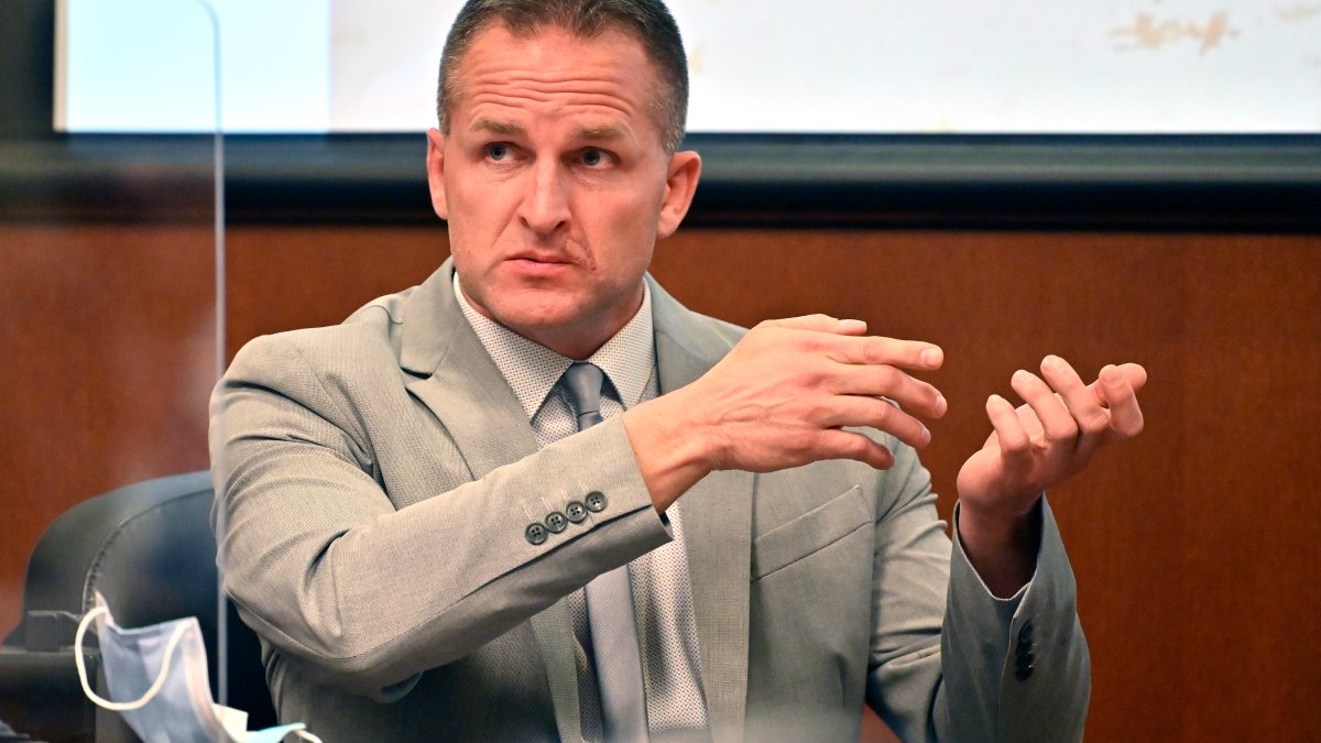 Judge declares mistrial in trial of ex-officer in deadly Breonna Taylor ...