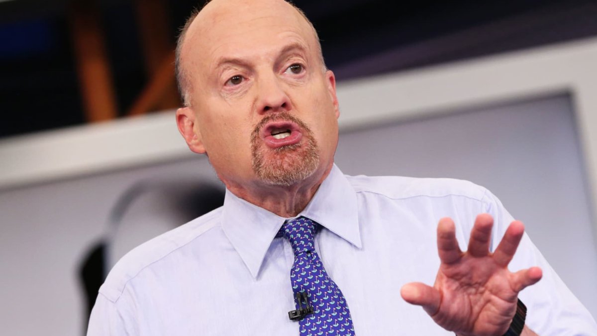 Fed rate cuts could ward off a serious recession, Jim Cramer says – NBC ...