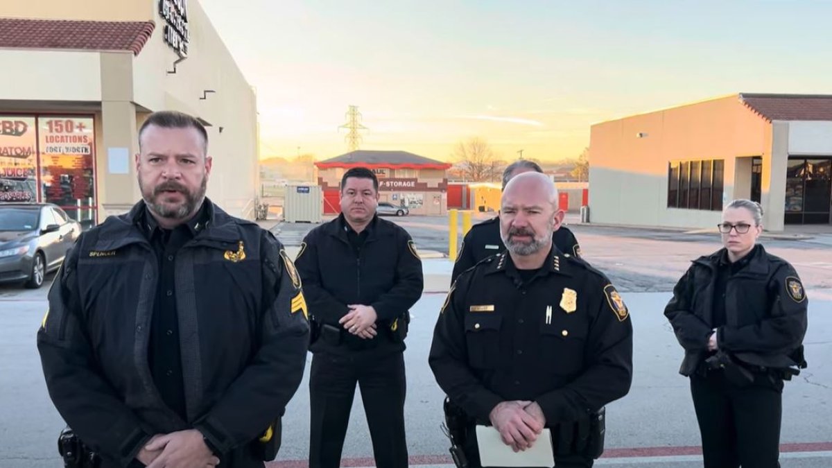 Suspect attacks police with crowbar after robbery in Fort Worth – NBC 5 ...