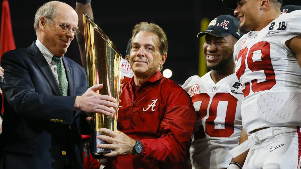 College football world reacts as Alabama’s Nick Saban retires – NBC 5 ...