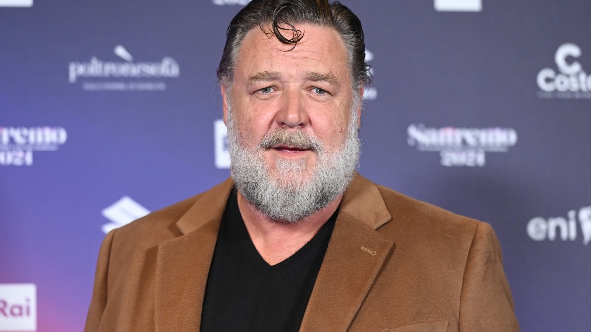 Russell Crowe broke his legs while filming ‘Robin Hood,’ he says – NBC ...