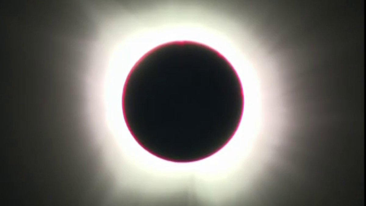 WATCH: Solar eclipse reaches totality over North Texas – NBC 5 Dallas ...