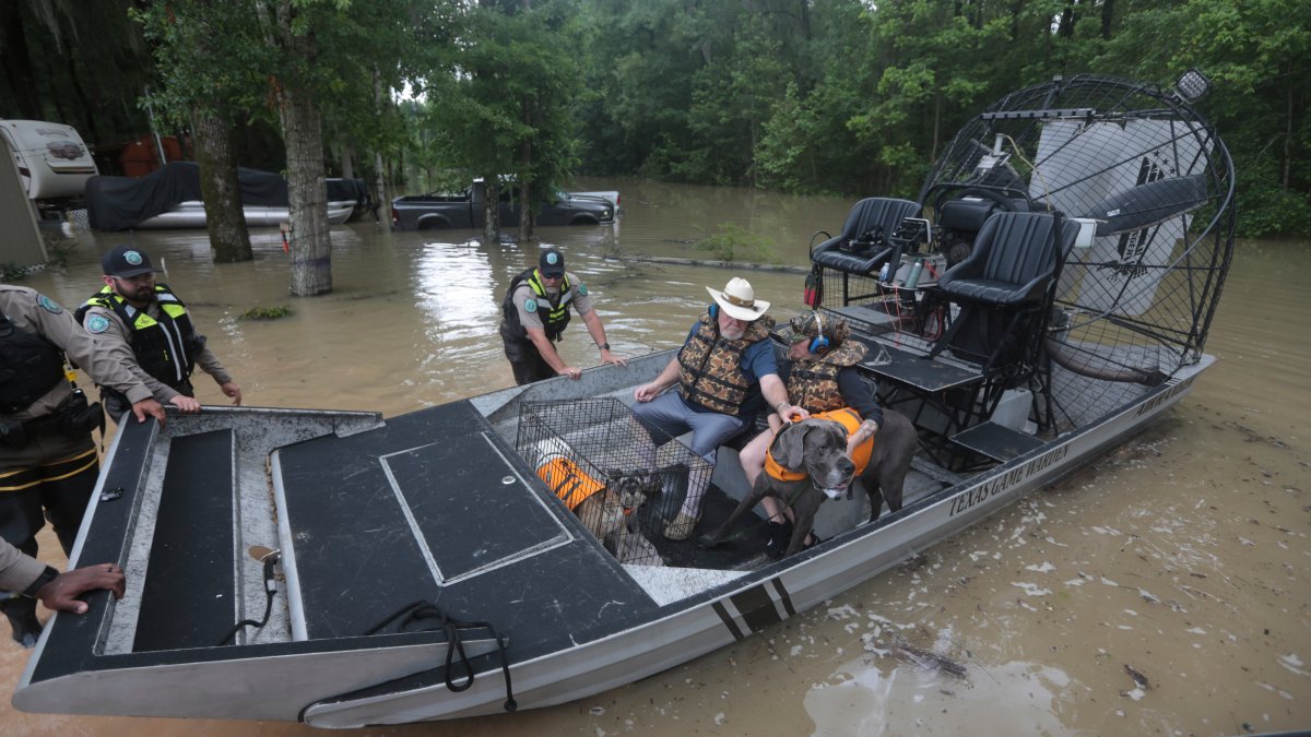 Hundreds rescued from flooding in Texas as waters continue rising in ...