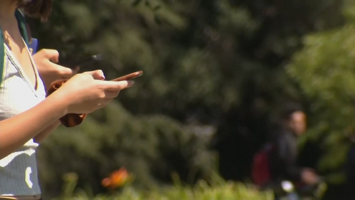 What are schools and states doing to reduce cellphone disruptions in US ...