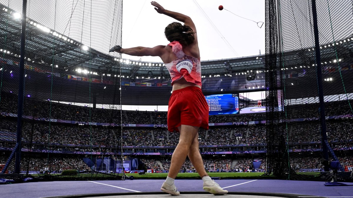 Live updates: Noah Lyles wins gold in 100m by fraction of a second ...
