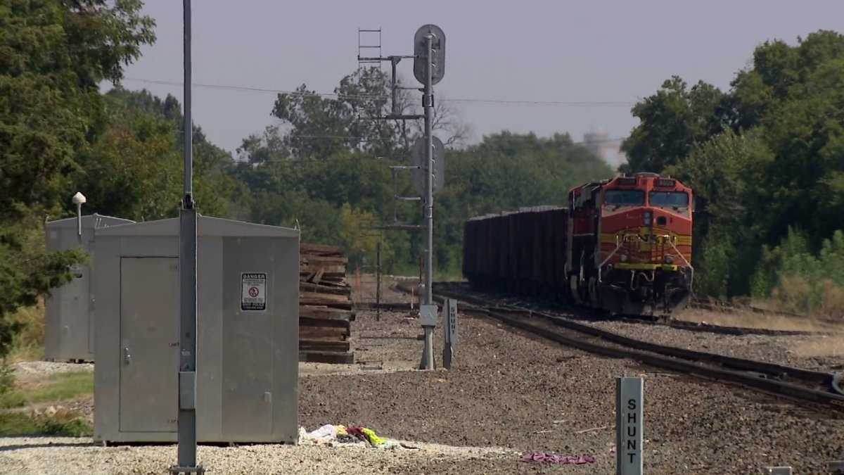 Idling train triggers CO alarms in Fort Worth, residents say – NBC 5 ...