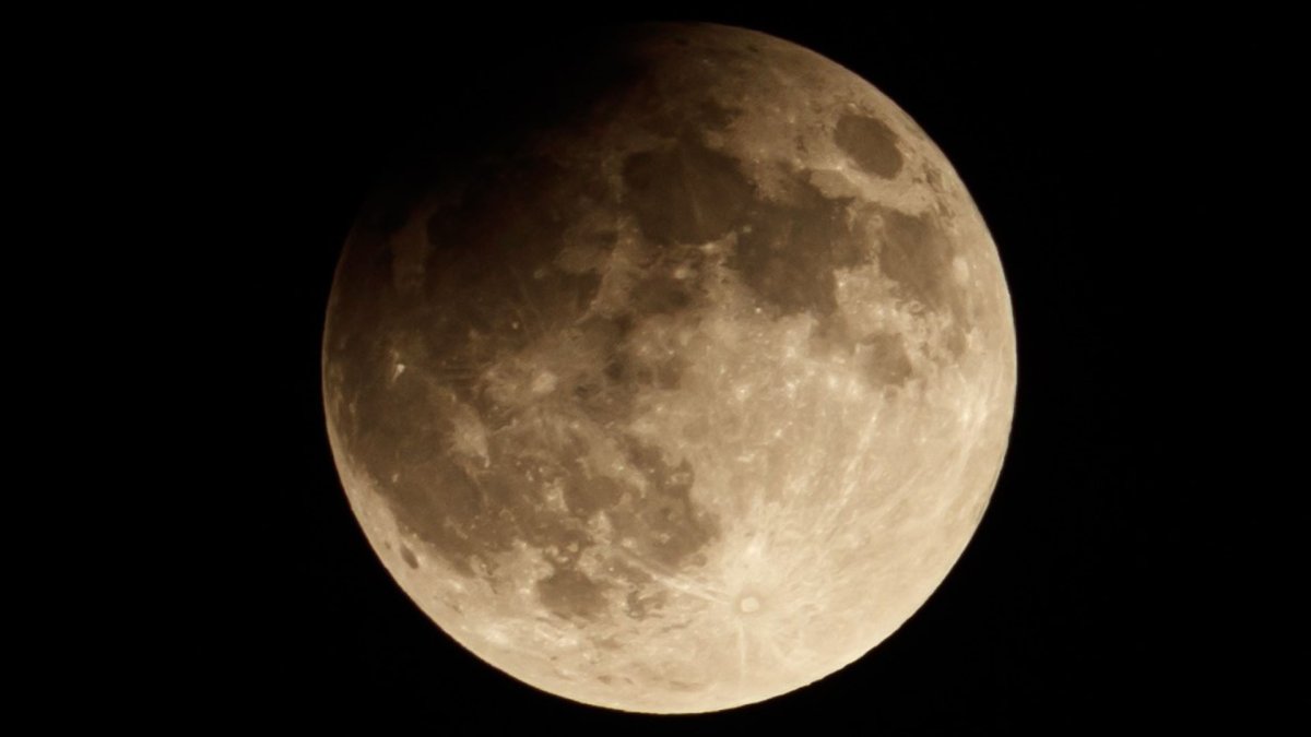 Photos capture partial lunar eclipse of Harvest supermoon – NBC 5 ...
