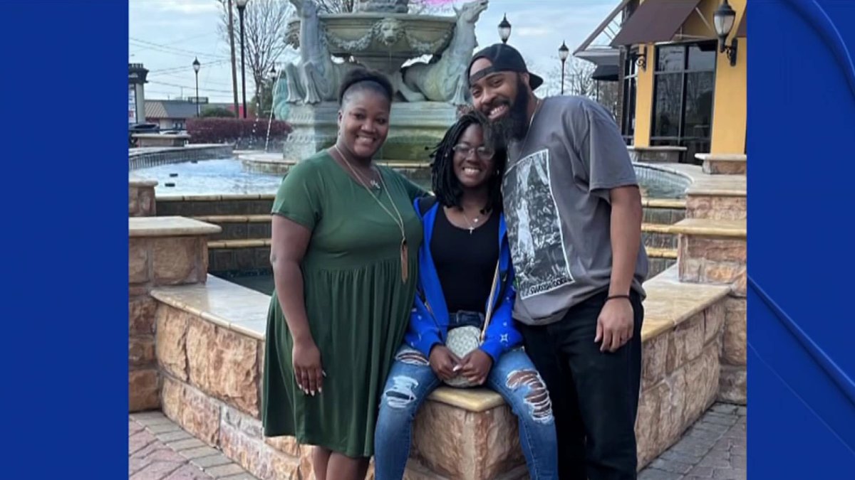 Family of Dunbar drum majors puts on a show at homecoming game – NBC 5 ...