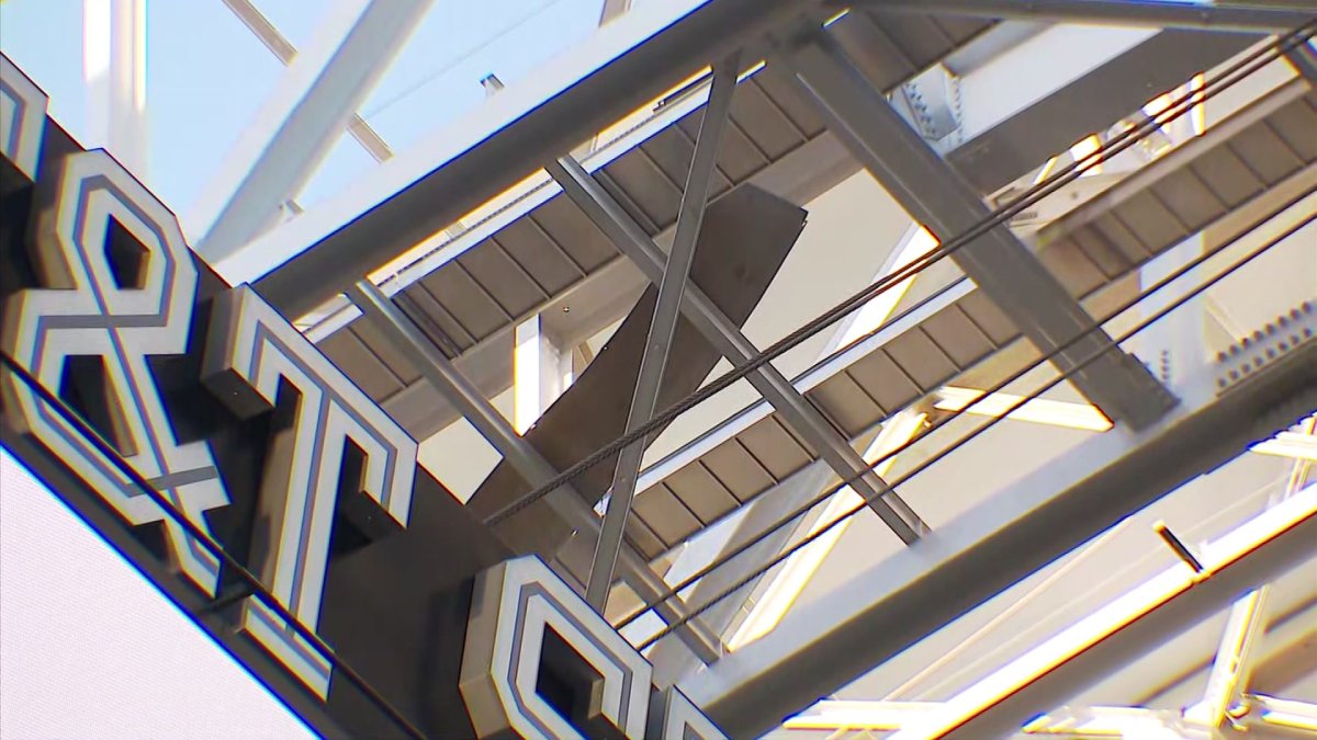 Metal falls from AT&T Stadium roof – NBC 5 Dallas-Fort Worth