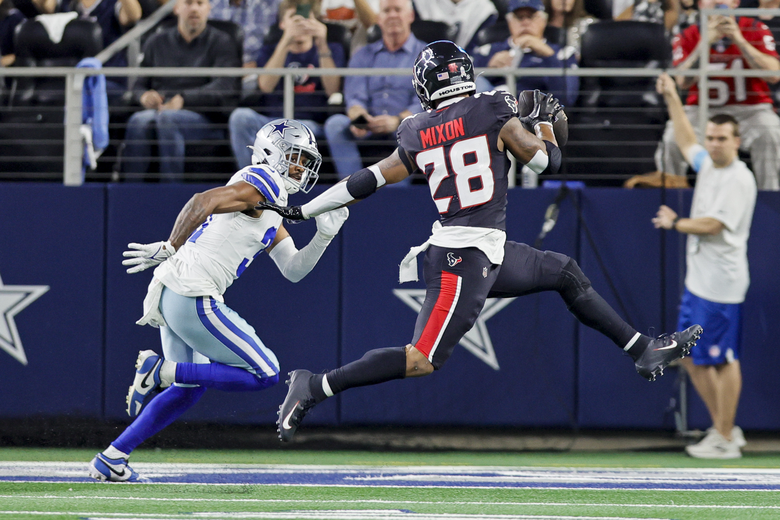 Joe Mixon leads Texans to win in Lone Star State primetime showdown ...