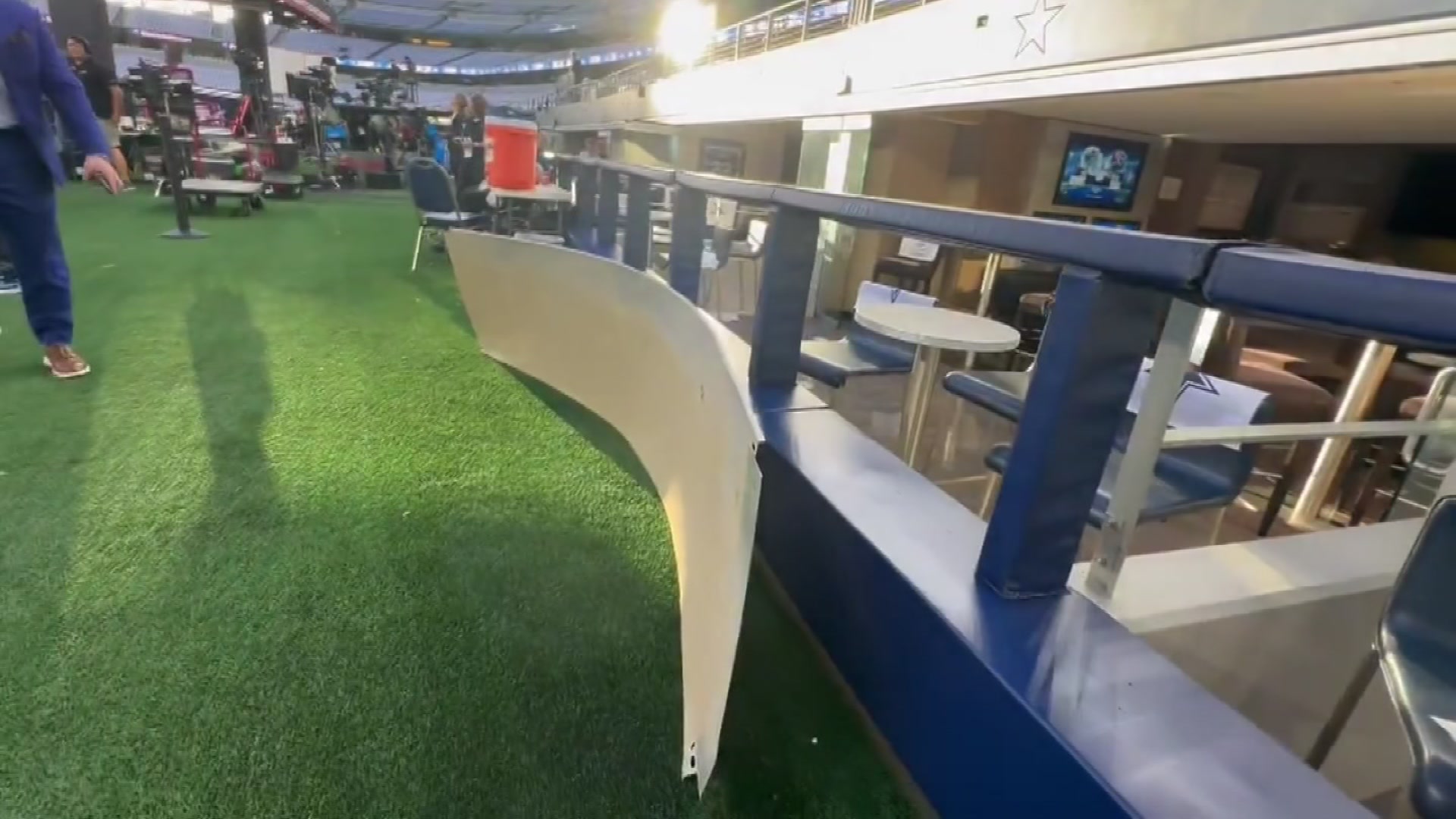 Metal falls from AT&T Stadium roof – NBC 5 Dallas-Fort Worth