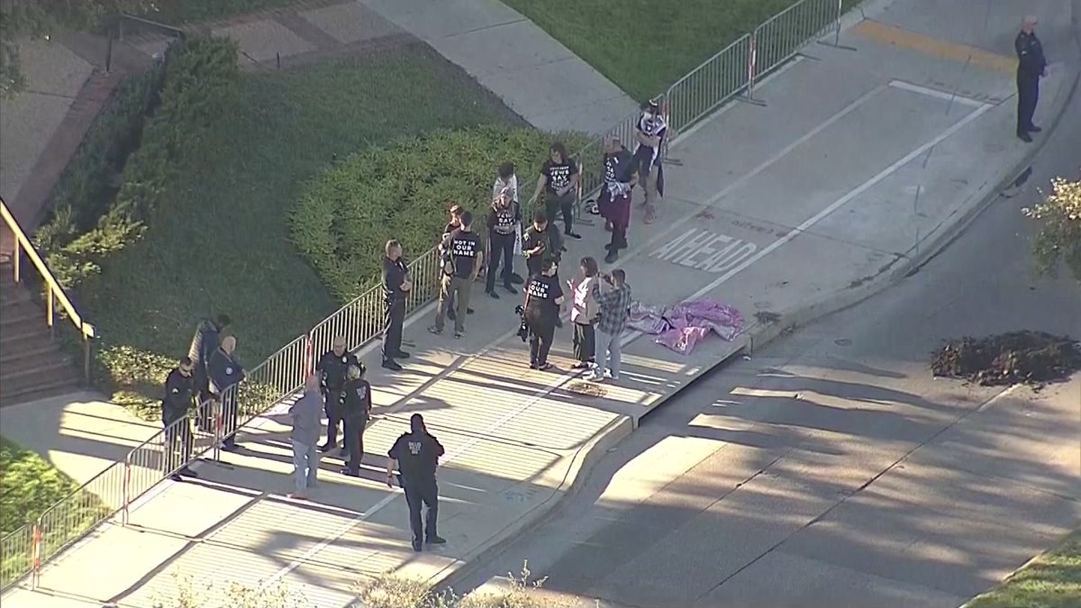 10 arrested in pro-Palestinian demonstration outside Dallas hotel – NBC ...