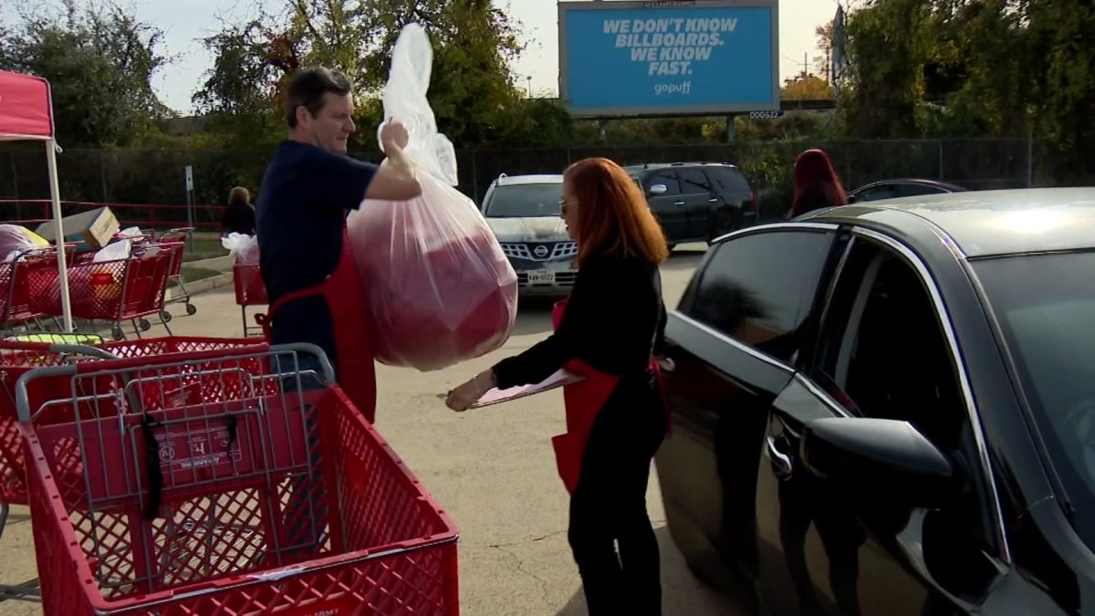 Salvation Army Angel Tree volunteers help distribute gifts – NBC 5 ...