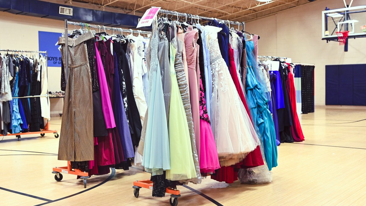 Comerica Bank celebrates decade of prom dresses – NBC 5 Dallas-Fort Worth