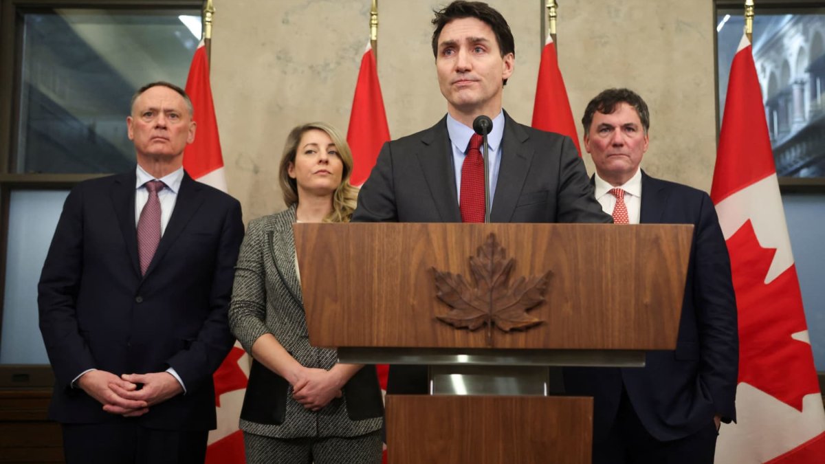 Trump pauses tariffs on Canada imports for 30 days after doing the same ...