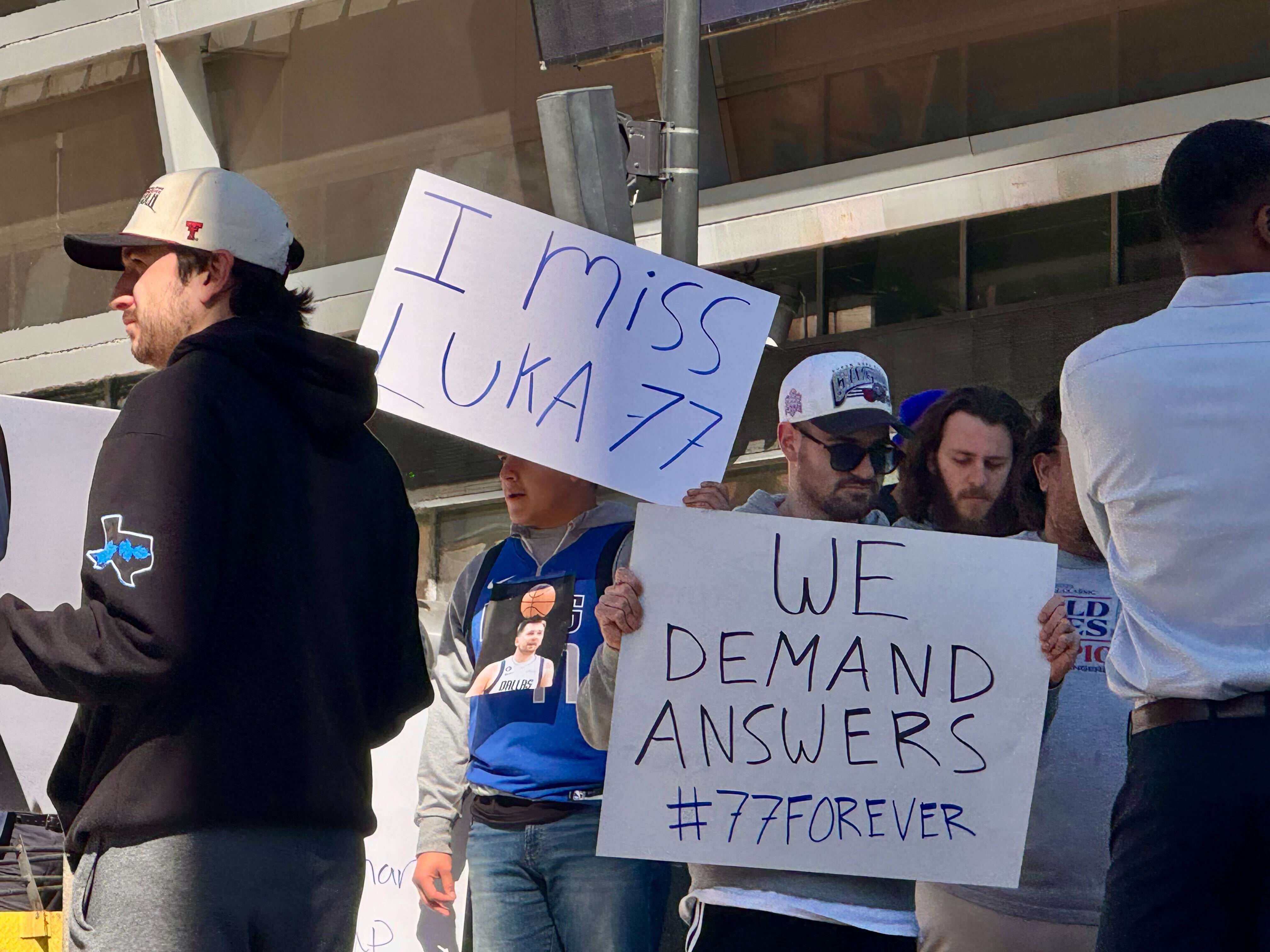Mavs fans hold memorial outside AAC after Luka Doncic trade – NBC 5 ...