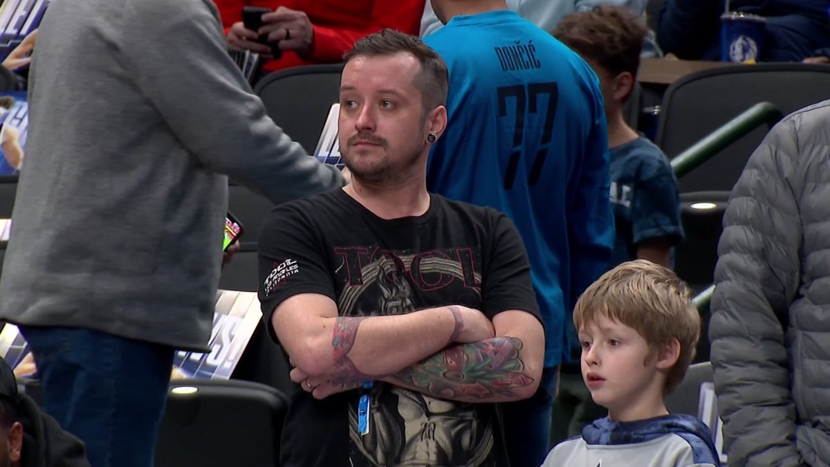 Mavs Fan Ejected From Game Gets Courtside Seats From Mark Cuban Nbc 5