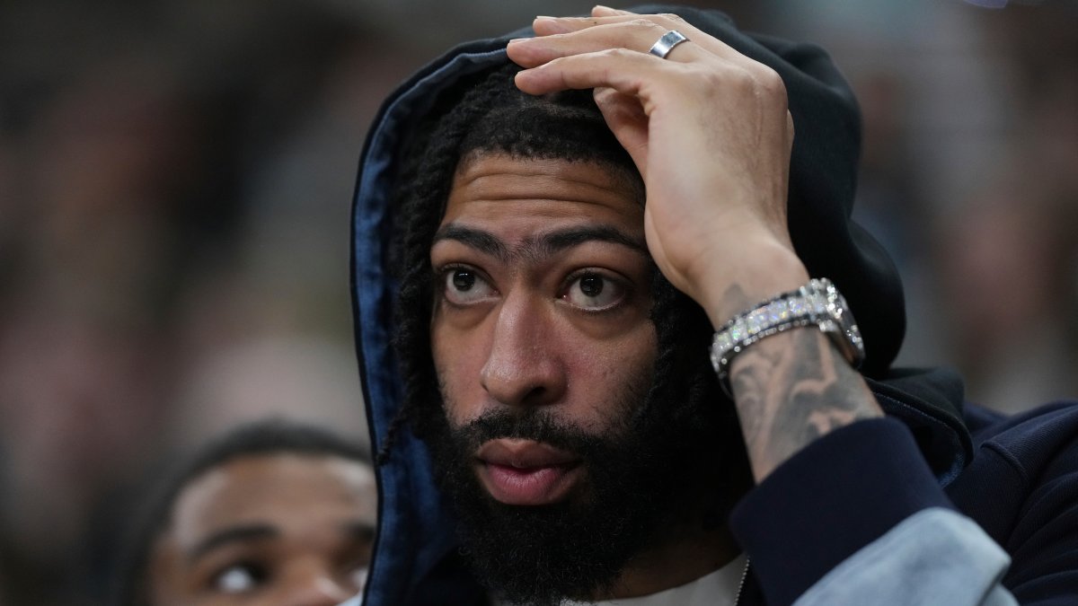 Mavericks’ Anthony Davis works with Texas Legends while injured – NBC 5 ...