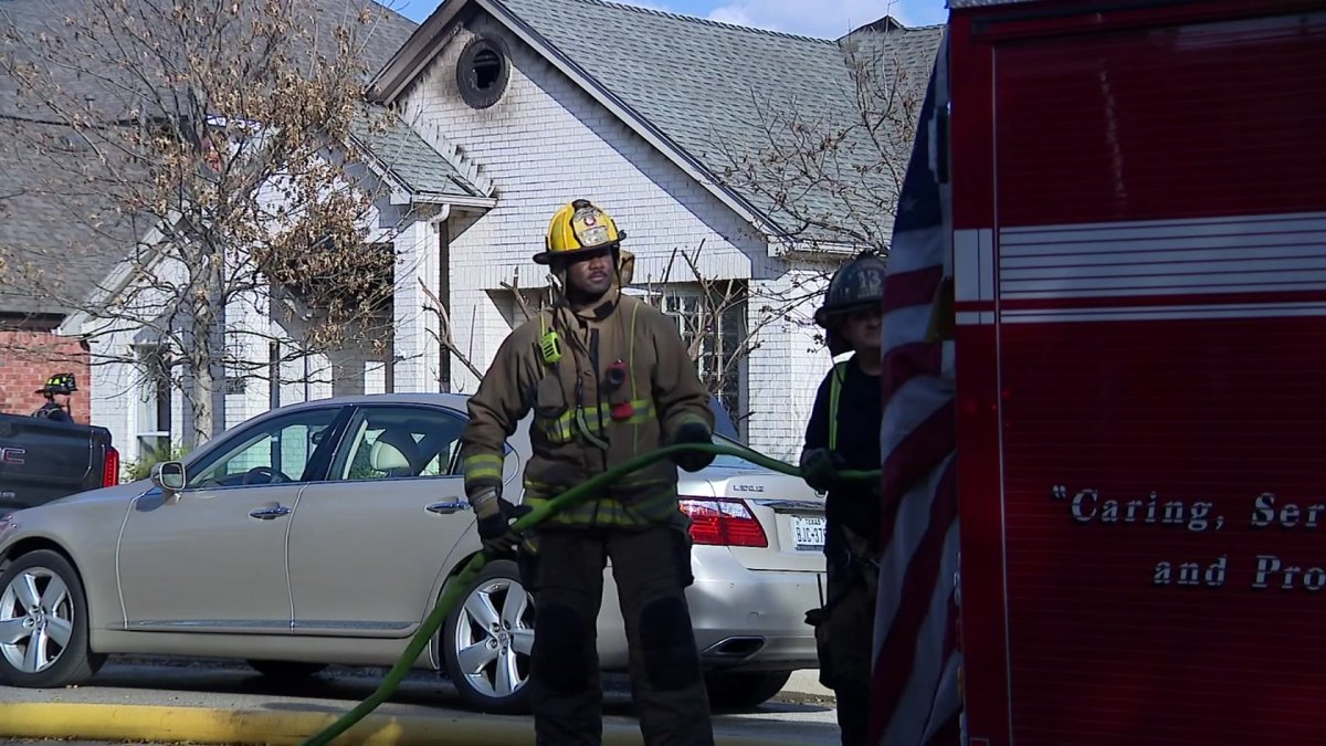 High winds fuel fire that spreads to three Dallas homes – NBC 5 Dallas ...