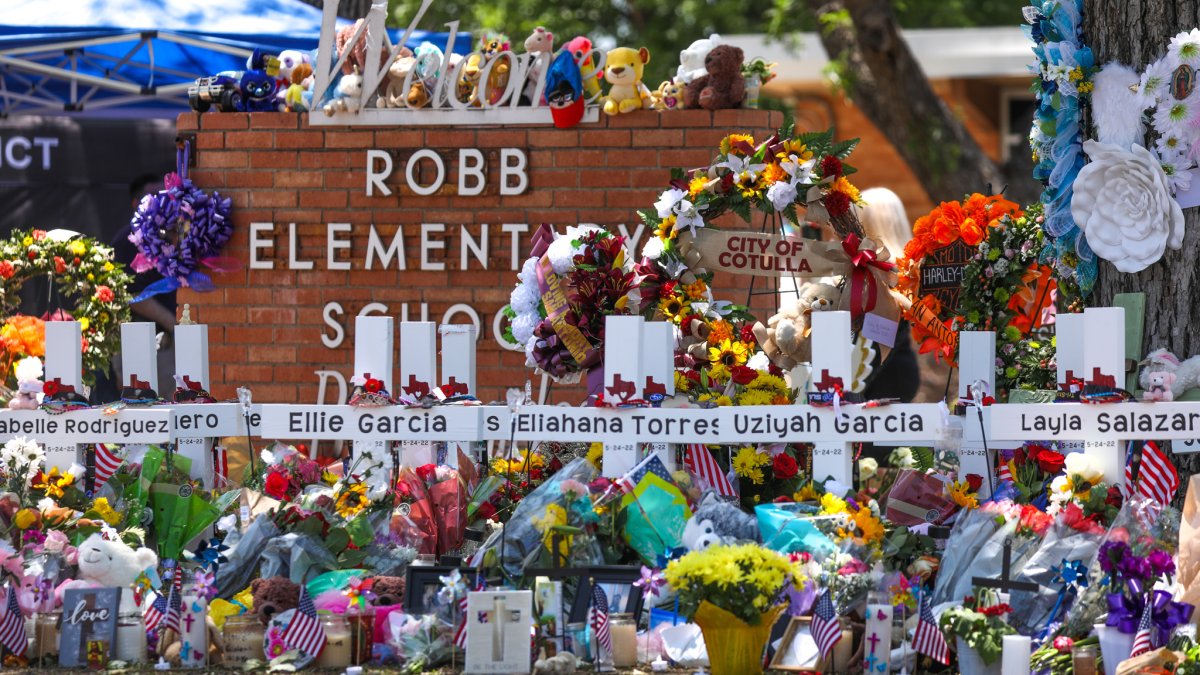 Uvalde teacher details horror of school shooting to jury – NBC 5 Dallas ...