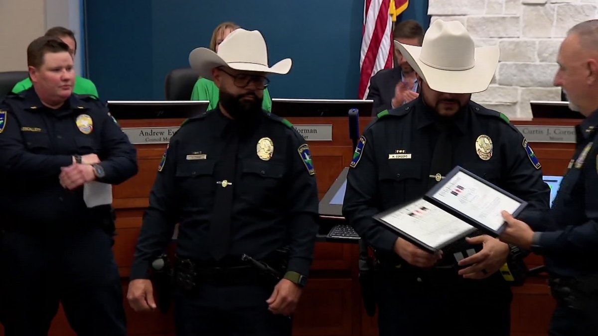 Texas officers honored after rescuing girls from burning home – NBC 5 ...