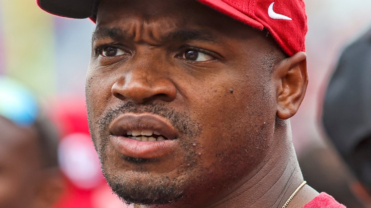 Former NFL RB Adrian Peterson faces DWI charge after arrest – NBC 5 ...