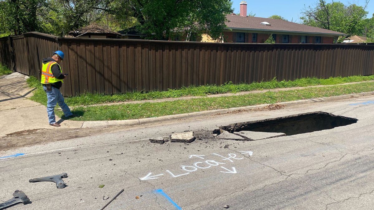 North Texas driver hospitalized after vehicle falls into sinkhole – NBC ...