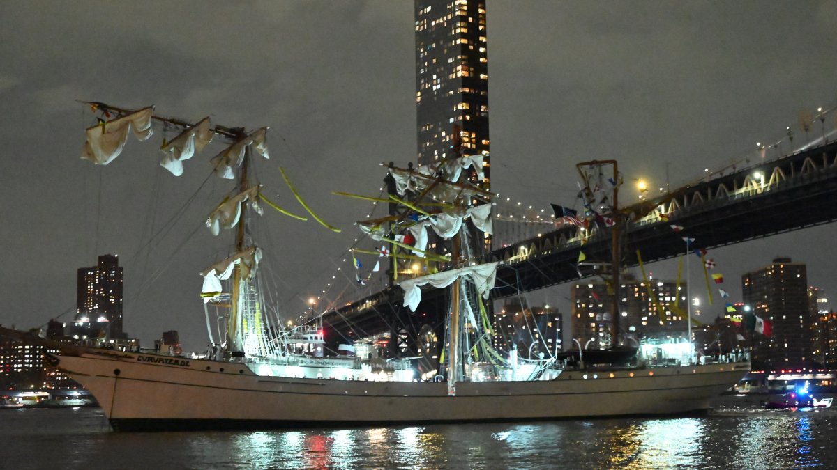 Mexican navy ship Brooklyn Bridge crash kills 2 – NBC 5 Dallas-Fort Worth
