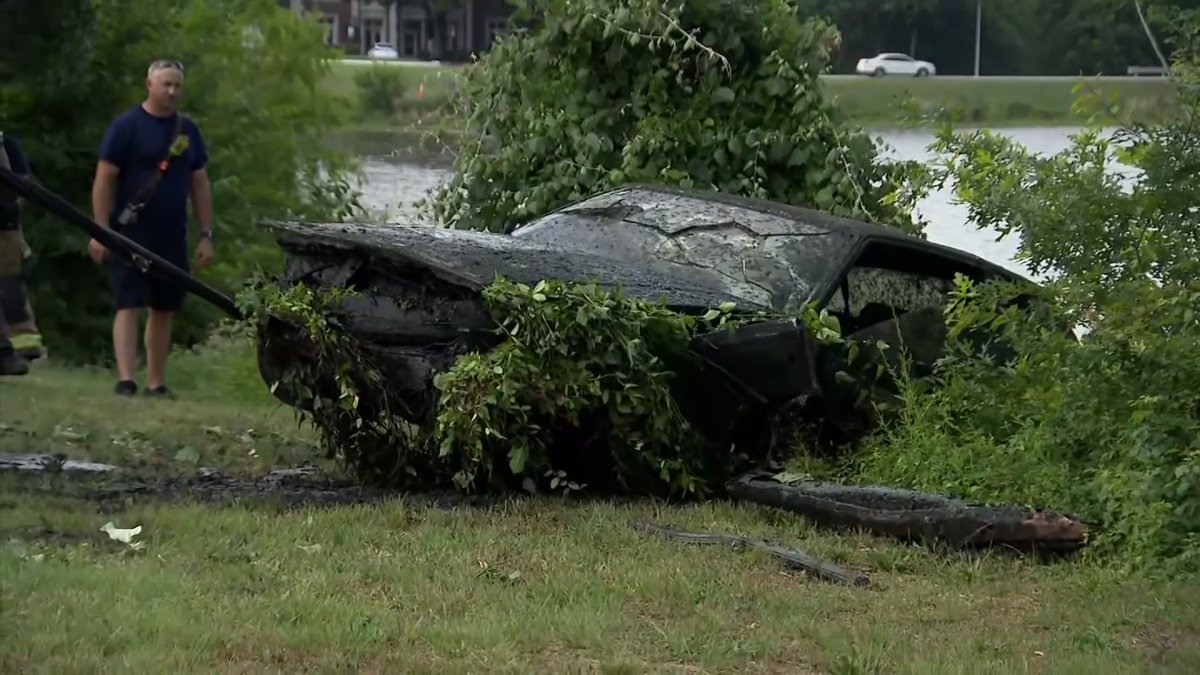 Dallas Police continue to pull vehicles from Oak Cliff pond – NBC 5 ...