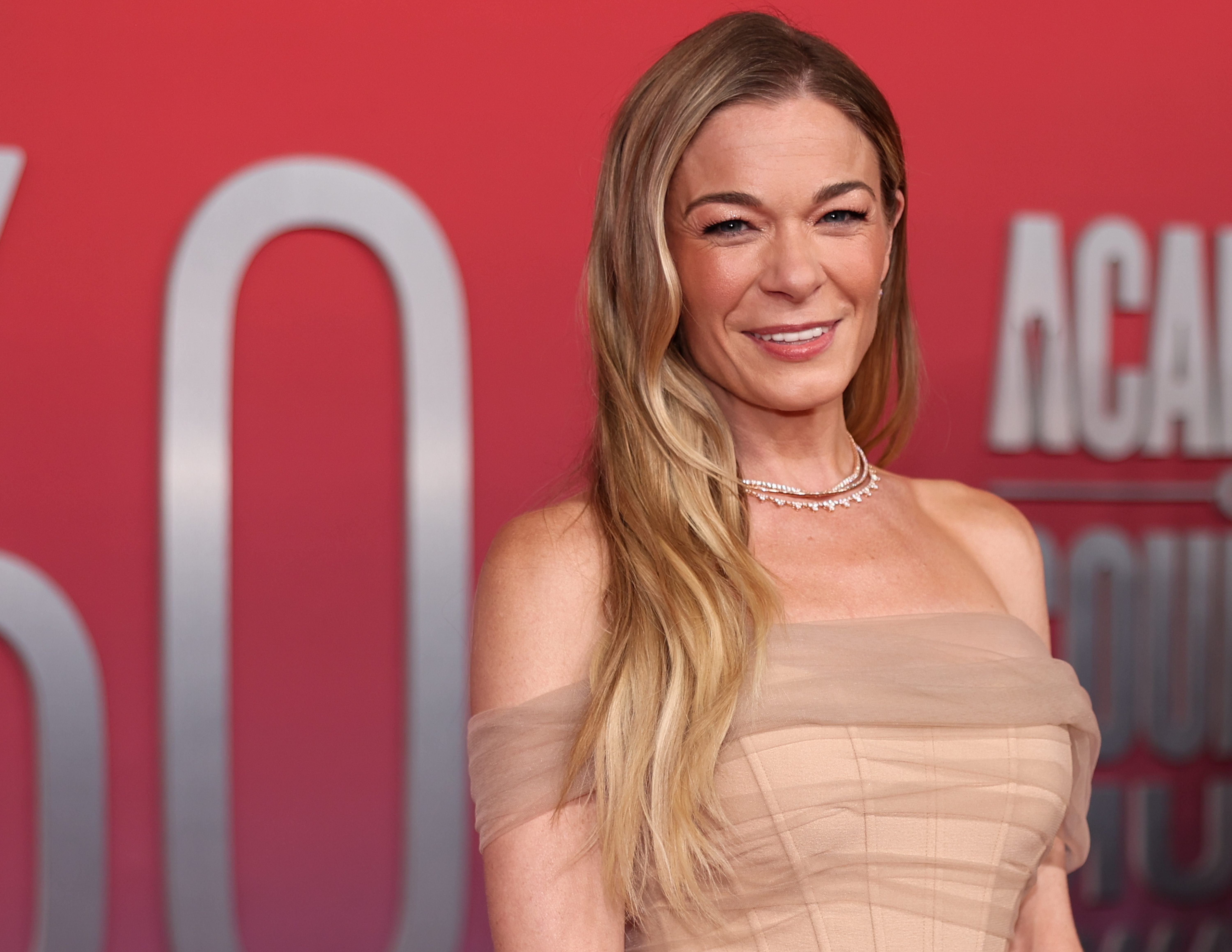 LeAnn Rimes reveals her teeth fell out mid-performance – NBC 5 Dallas ...