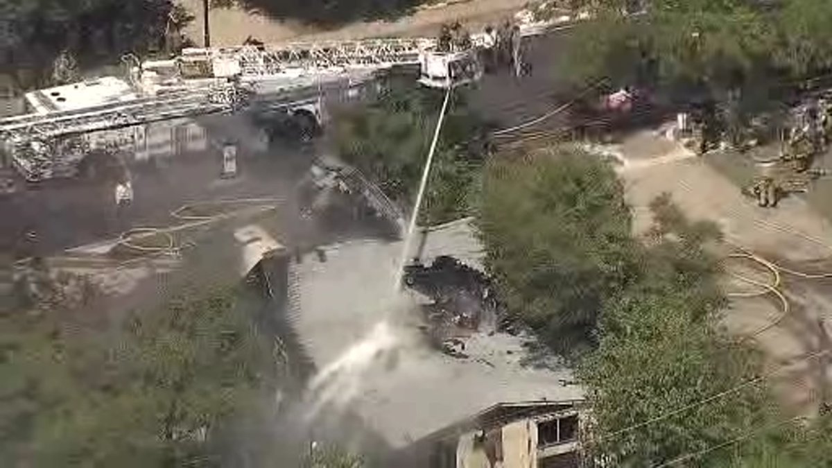 2 firefighters hurt battling fire in Fort Worth – NBC 5 Dallas-Fort Worth
