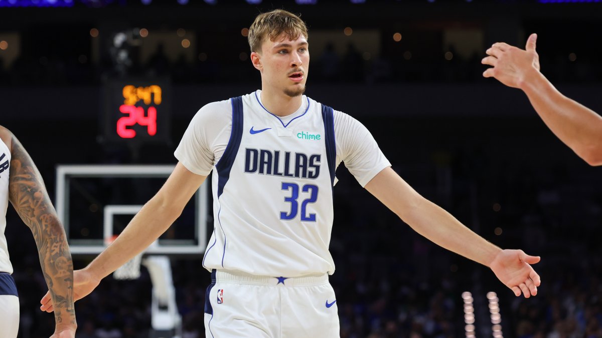 Top pick Cooper Flagg posts strong preseason debut for Mavericks – NBC ...