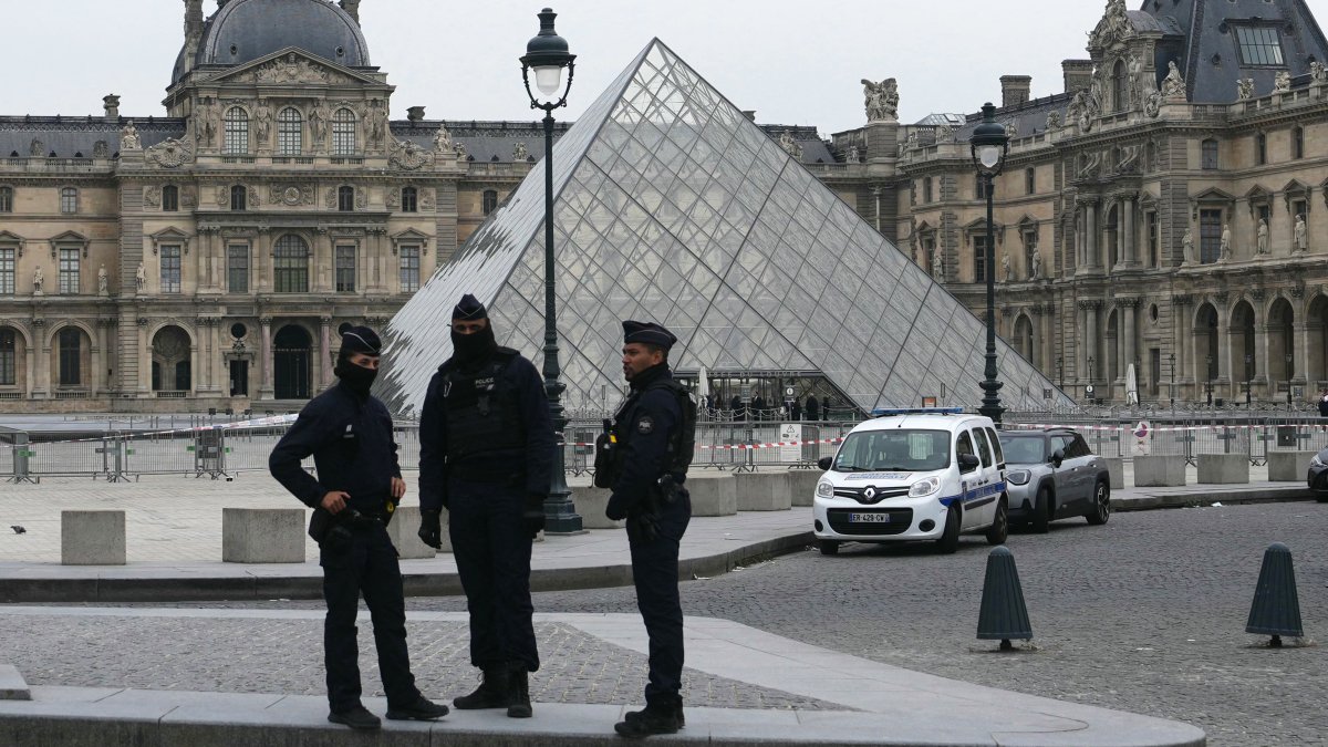 How did they rob the Louvre? Boston museum art theft expert explains ...