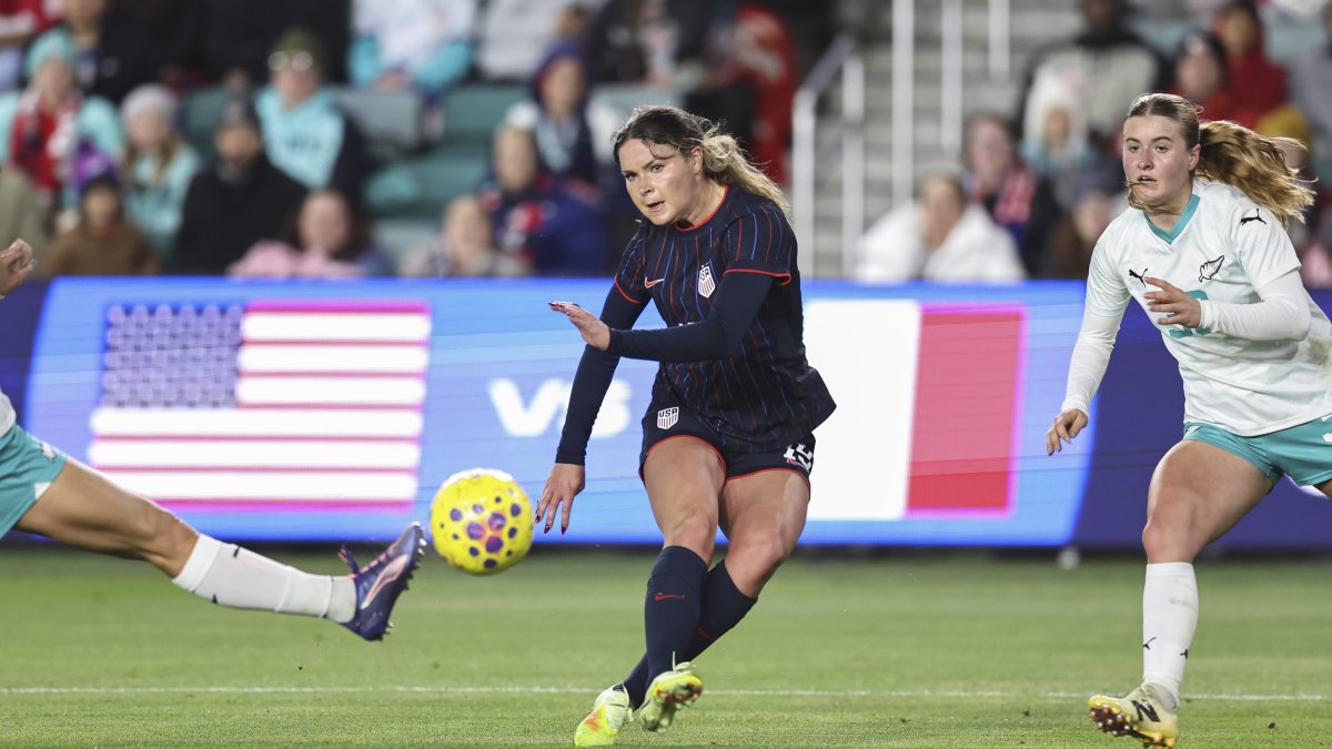 Emma Sears has a hat trick in a 6-0 USWNT victory vs. New Zealand – NBC ...