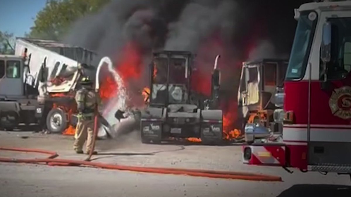 Plane crashes into trucks in Fort Worth – NBC 5 Dallas-Fort Worth