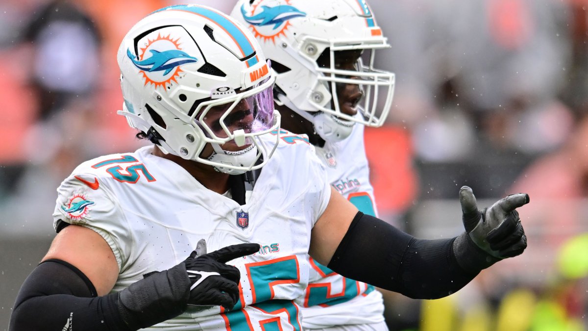 Eagles acquire edge rusher Jaelan Phillips in trade with Dolphins – NBC ...